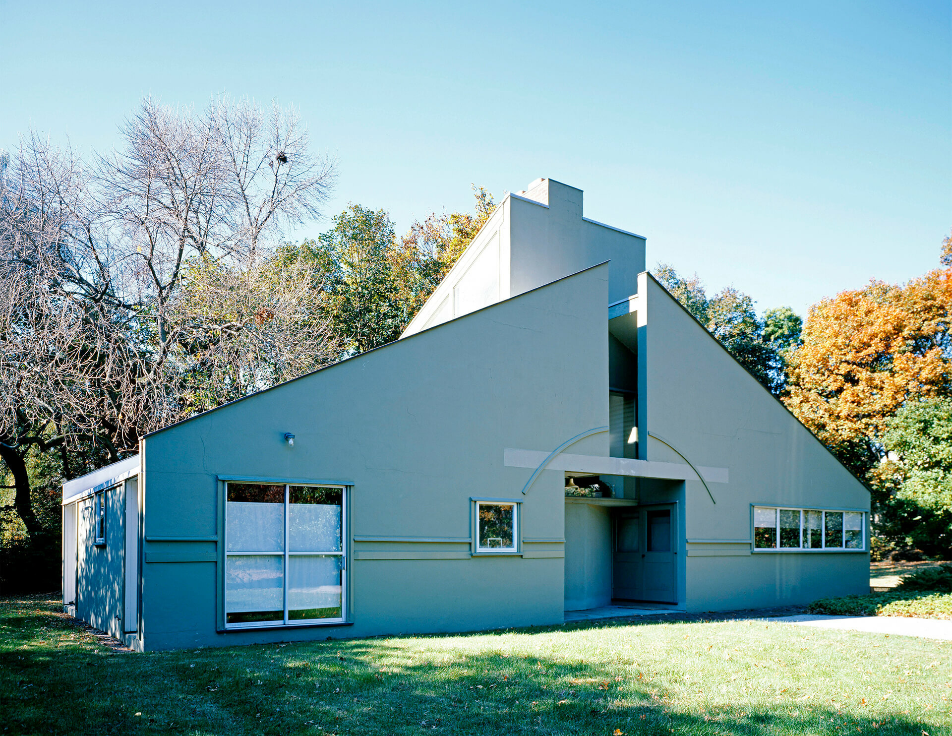 Postmodern Architectural Style, Interior & Mouldings